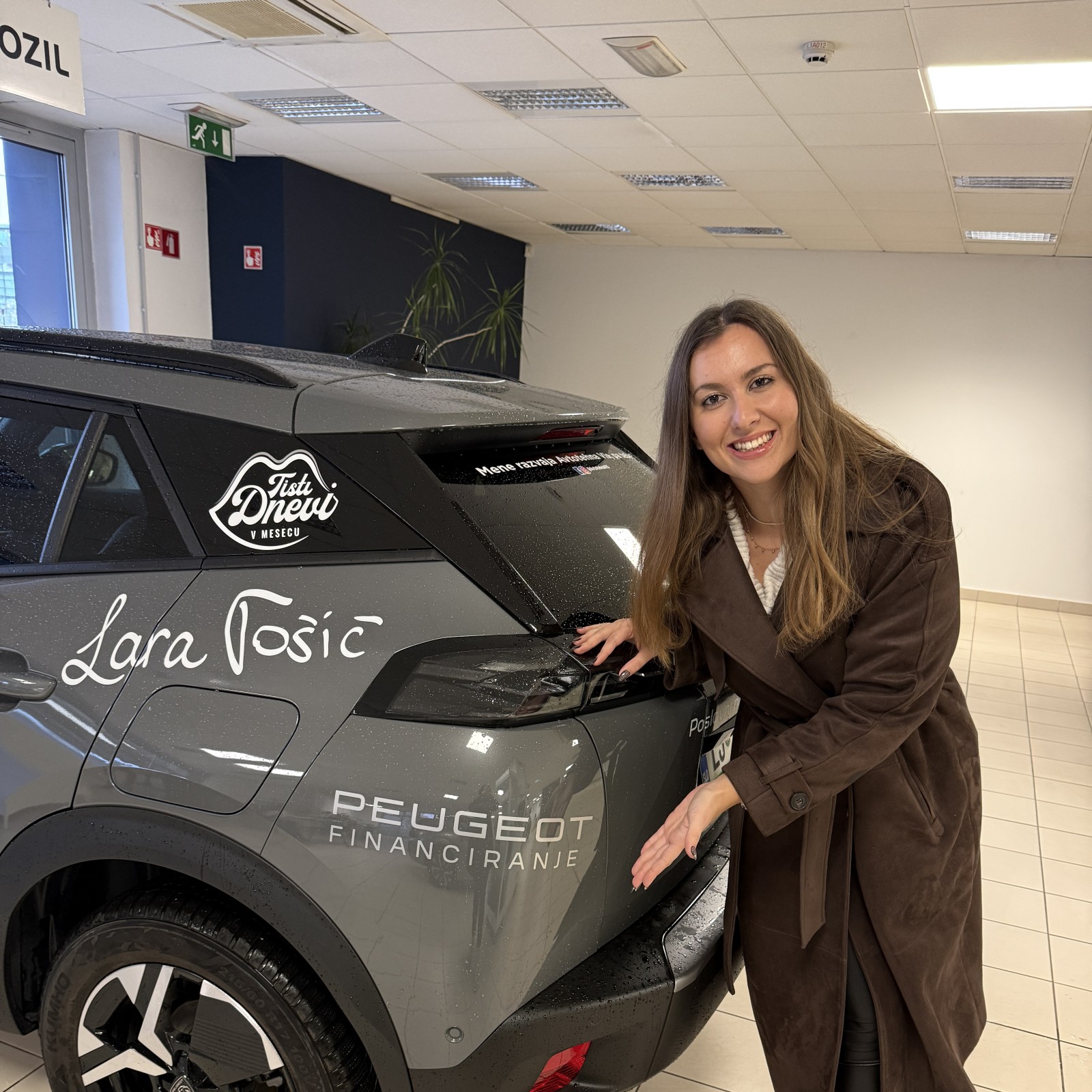 Naša ambasadorka Lara Tošić vozi Peugeot 2008